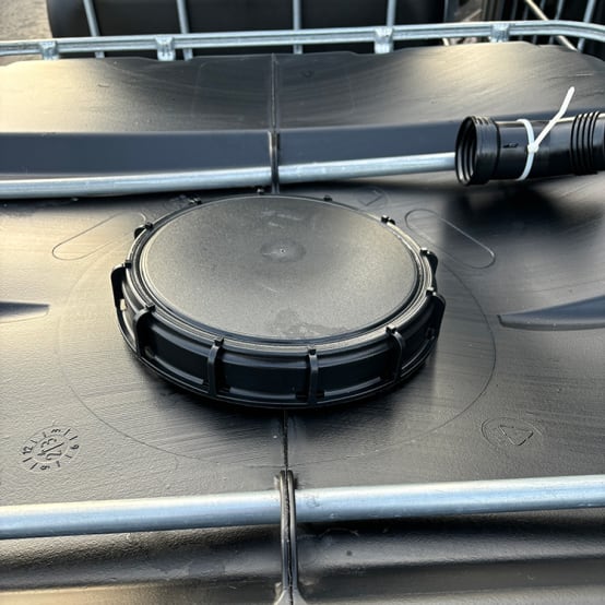 Cuve de stockage 1000l ibc neuve grillage opaque noire bouchon diamètre ...