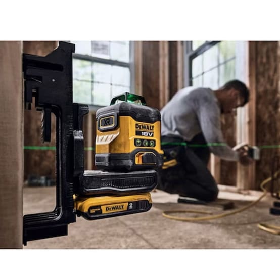 Niveau laser multi-lignes compact 3 faisceaux verts à 360° 18V DEWALT DCLE34031D1-QW avec une ...