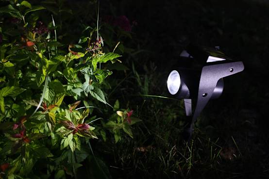 Spot à planter alu noir 150 lumens - ECLOZ - Gamm vert